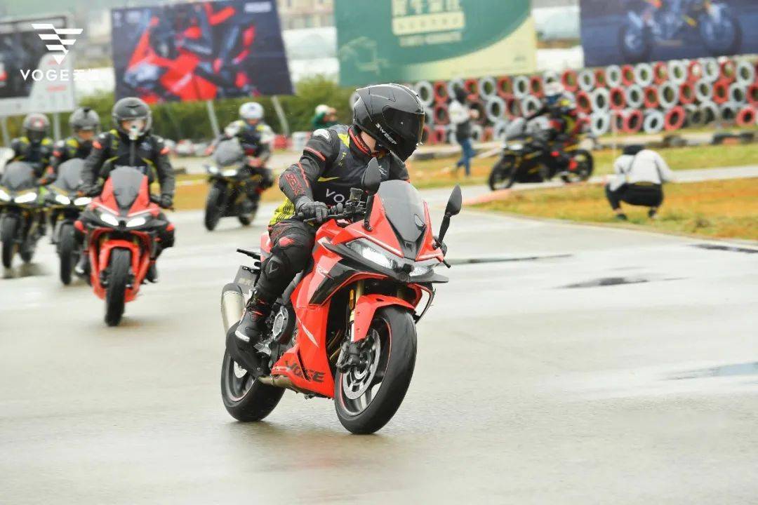 33980元，VOGE RR525上市；另有神秘新车Q250、AC300 Café同场亮相_搜狐汽车_搜狐网