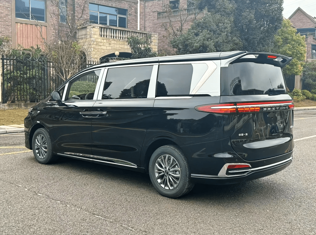 和红旗HQ9同平台，定位更亲民，带大七座+2.0T，奔腾M9实车曝光！_搜狐汽车_搜狐网