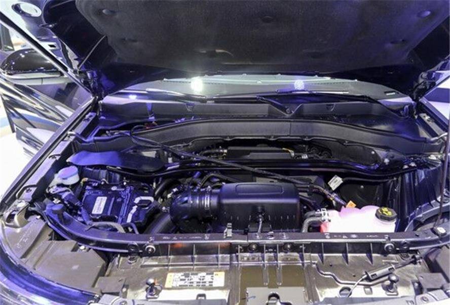 30岁开它就成功！车长5米气场超揽胜，入门2.3T＋10AT吃92粗粮_搜狐汽车_搜狐网