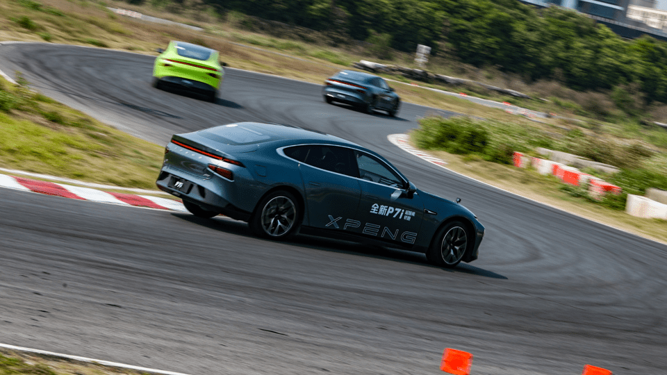 小鹏P7i首发，车手模式看齐Taycan，驾控最好的智能汽车？_搜狐汽车_搜狐网