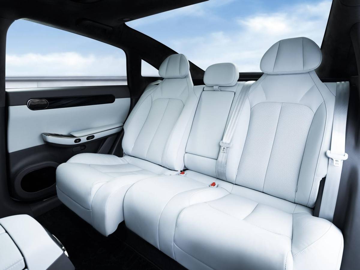 零跑C01对比雅阁，新秀出色还是老将坚挺？_搜狐汽车_搜狐网