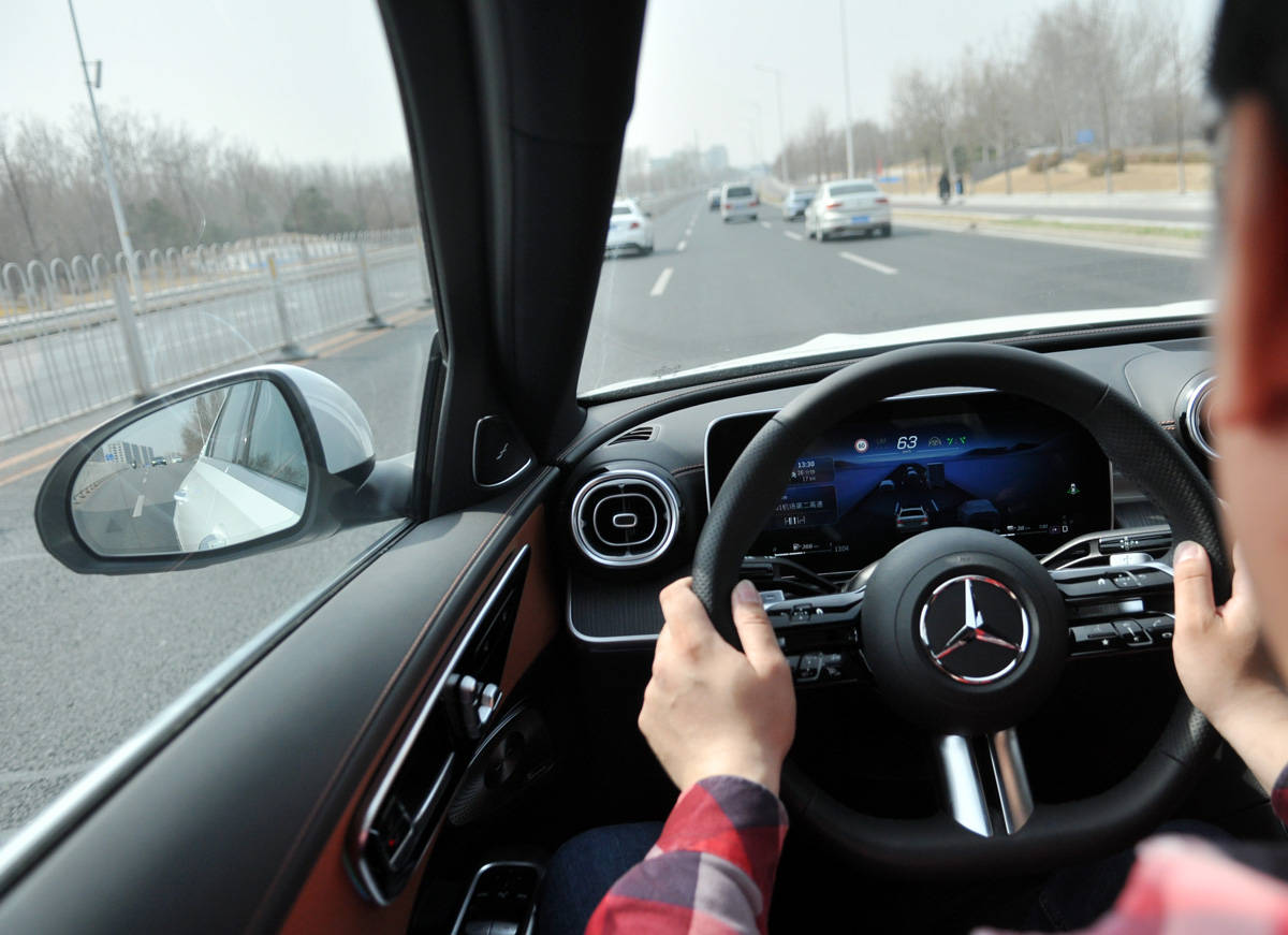 品质感豪华感依旧 TC君试驾奔驰C 350 e L_搜狐汽车_搜狐网