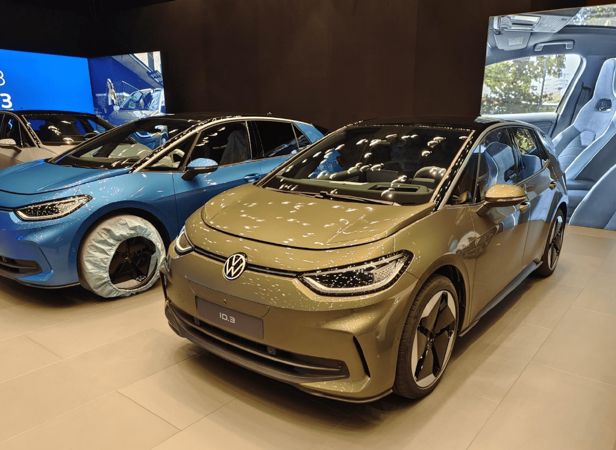 新款大众ID.3实车现身，尺寸升级、续航546km，“再战”海豚？_搜狐汽车_搜狐网