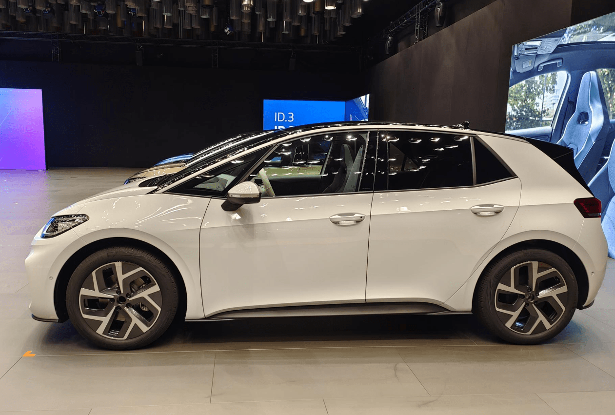 新款大众ID.3实车现身，尺寸升级、续航546km，“再战”海豚？_搜狐汽车_搜狐网