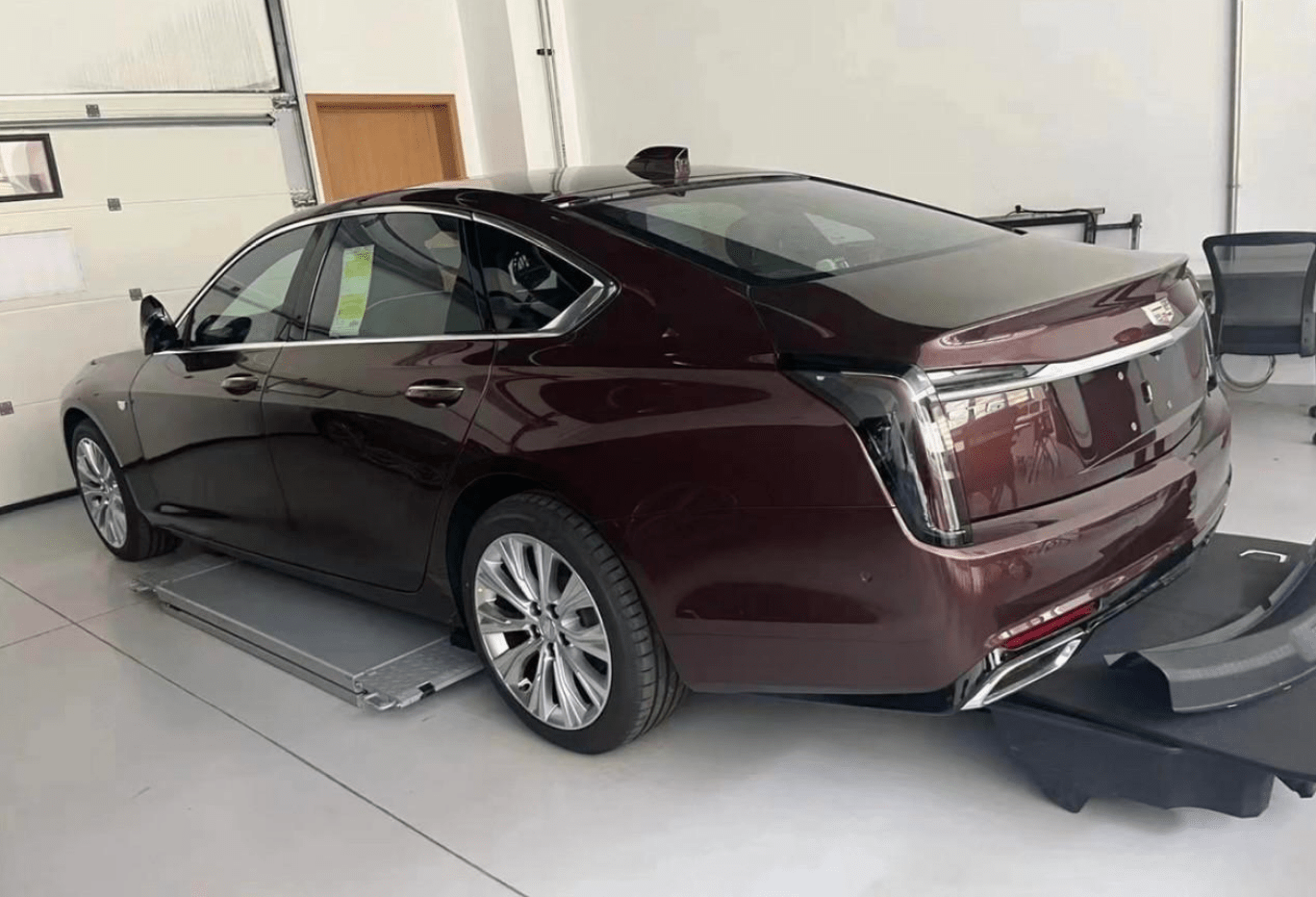 新一代凯迪拉克CT6现身，换前脸更霸气，配双联屏，还看“56E”?_搜狐汽车_搜狐网