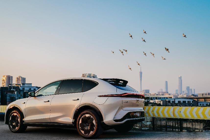 小鹏G9、蔚来ET7、智己LS7正面硬刚，“40万级最好SUV”花落谁家？_搜狐汽车_搜狐网