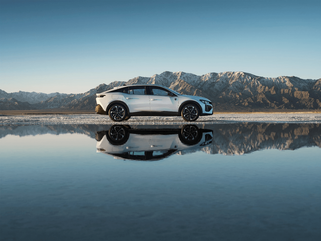 Z世代玩家的必看车型 新法式无界座驾408X预售14.57万元起_搜狐汽车_搜狐网