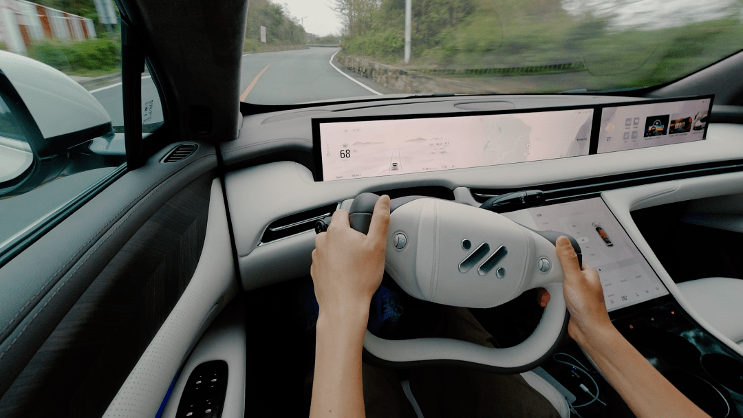 如果不纠结那些传统选项，你会打开另一个世界！宝马X5 VS 智己LS7｜1+1试车_搜狐汽车_搜狐网