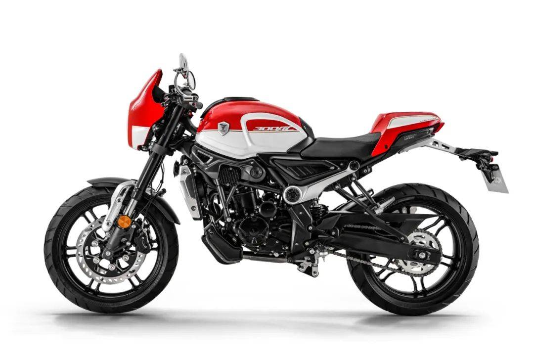 无极发布17980元Q250、20680元AC300 Café_搜狐汽车_搜狐网