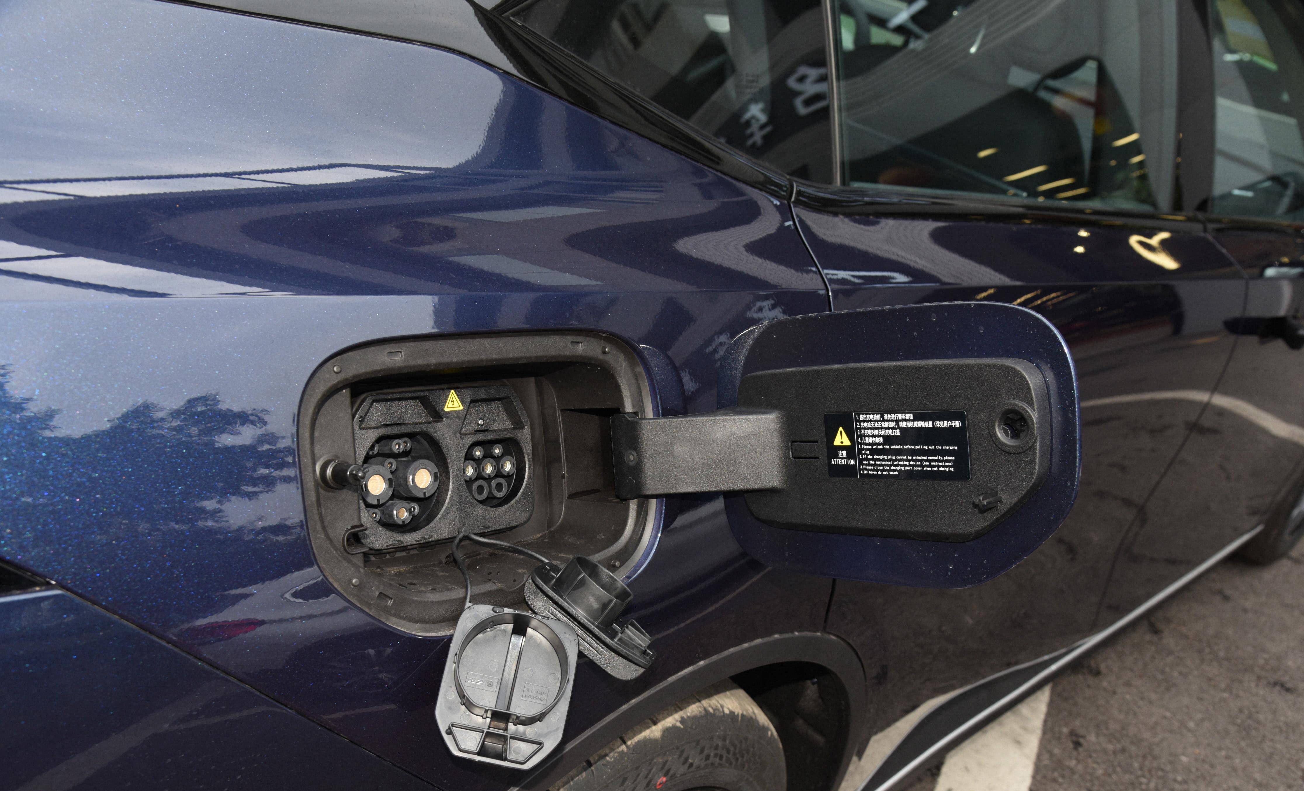 配备掀背尾门和无框车门，综合续航1200公里，体验深蓝SL03增程版_搜狐汽车_搜狐网