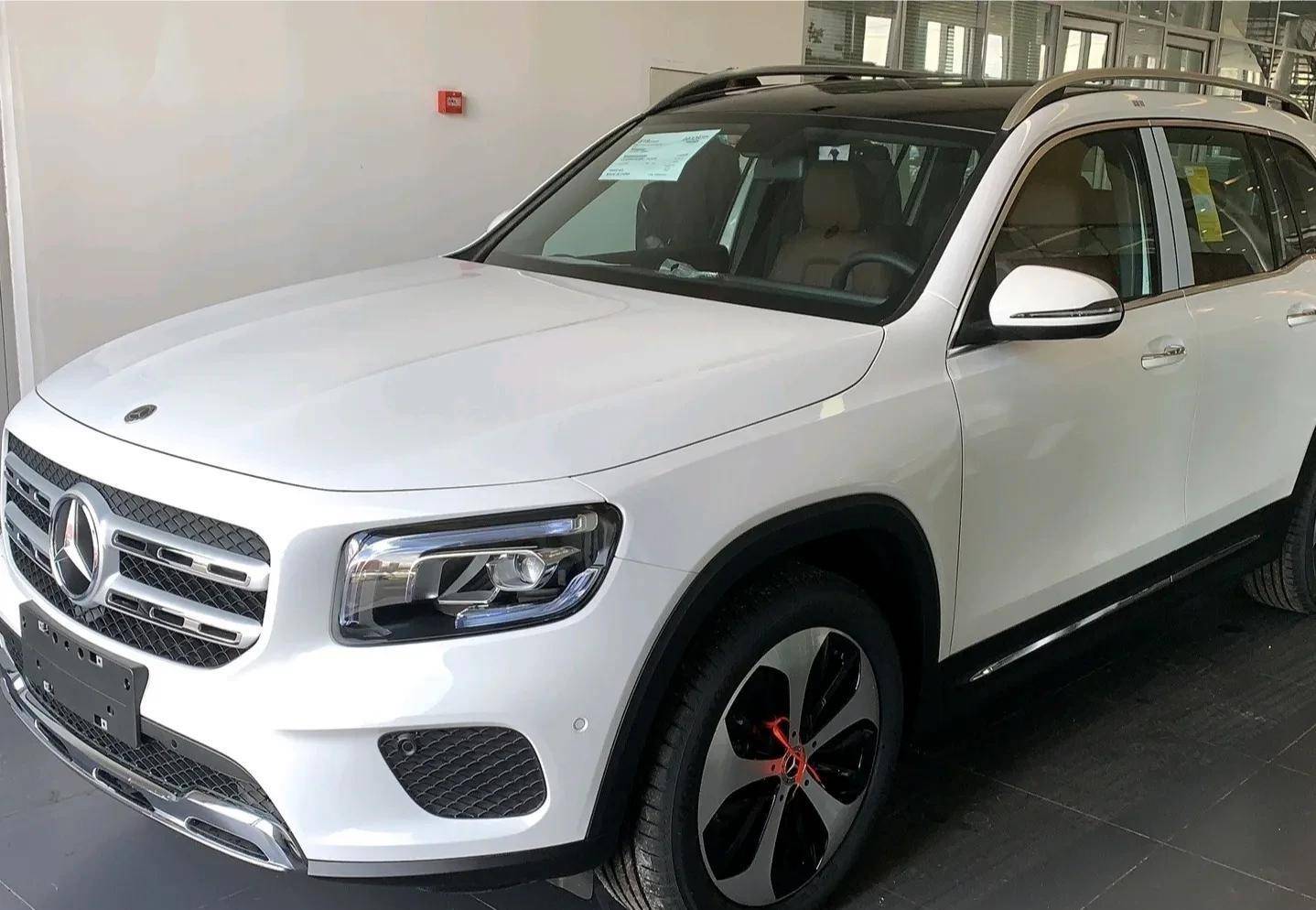 搭奔驰标却卖出思域价，内饰豪华颜值高，车标太诱人了_搜狐汽车_搜狐网