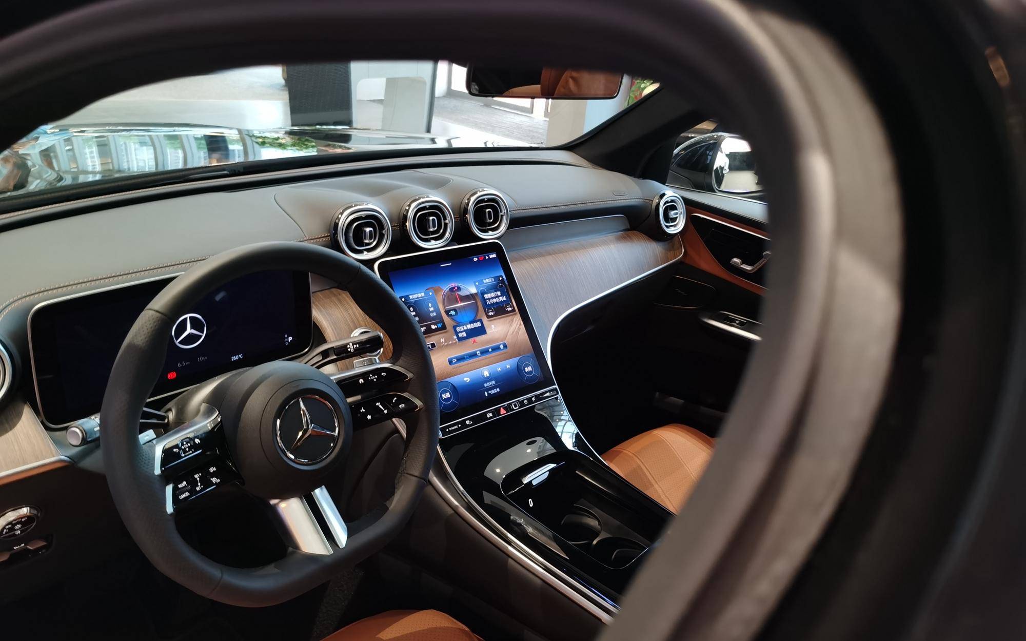 奔驰下一棵“摇钱树”？全新GLC L实拍：不装了，出7座王炸！_搜狐汽车_搜狐网