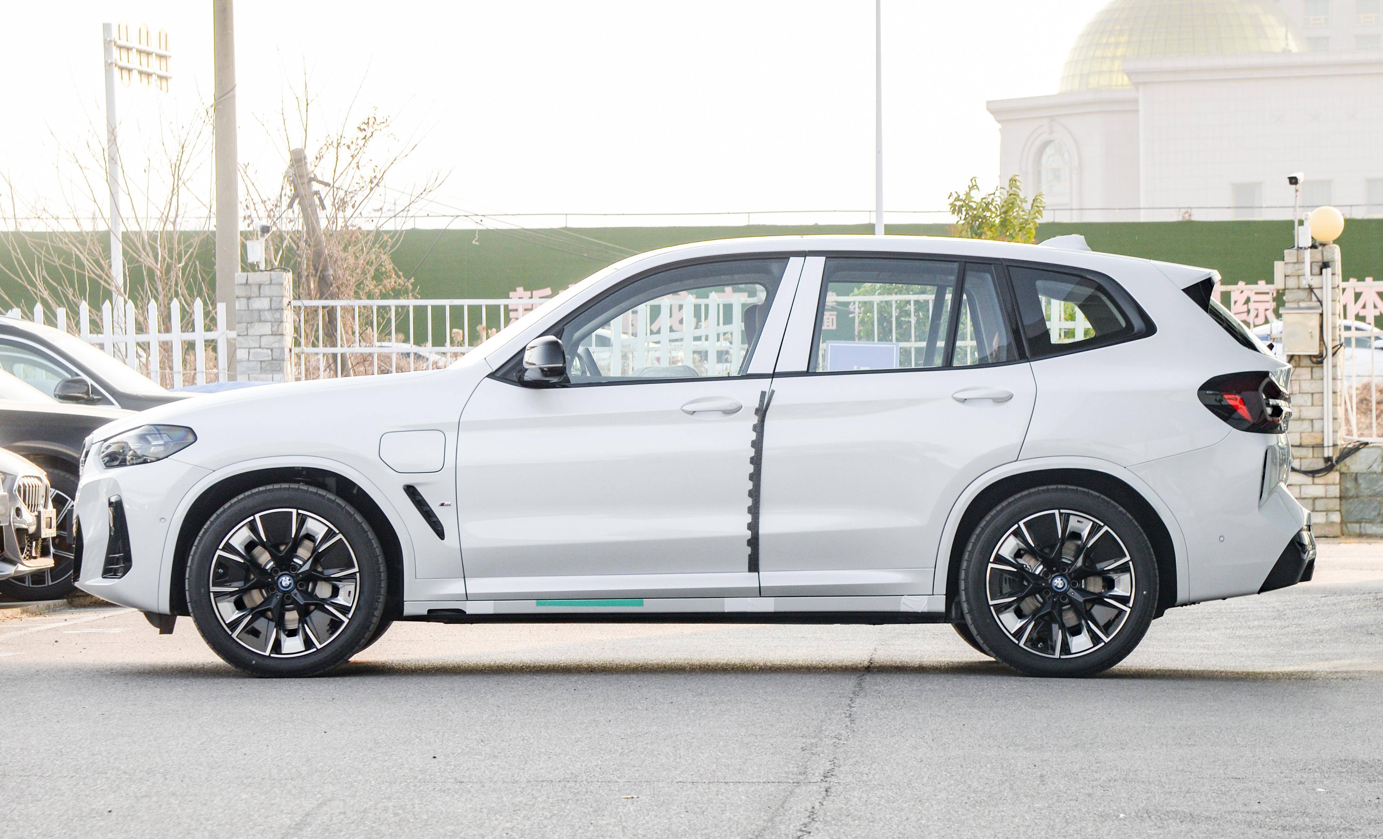 搭载单电机动力，纯电续航535km的中型SUV宝马iX3是否值得推荐_搜狐汽车_搜狐网