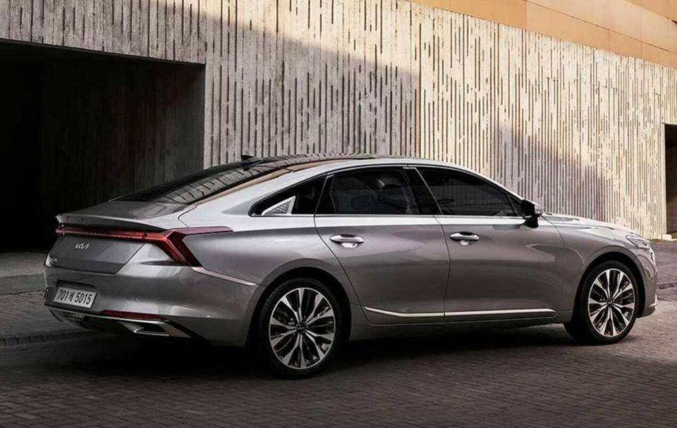 豪华韩范！搭载3.5L V6动力，起亚K8海外实车谍照曝光_搜狐汽车_搜狐网