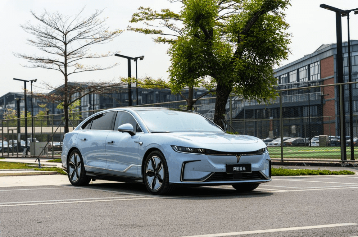 预售价32.29万起的岚图追光VS蔚来ET7，二者产品力表现如何？_搜狐汽车_搜狐网