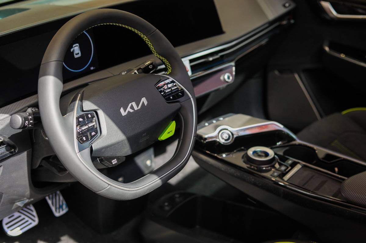 EV6 GT强势助阵 河南广发起亚SI 2.0旗舰店盛大开业_搜狐汽车_搜狐网