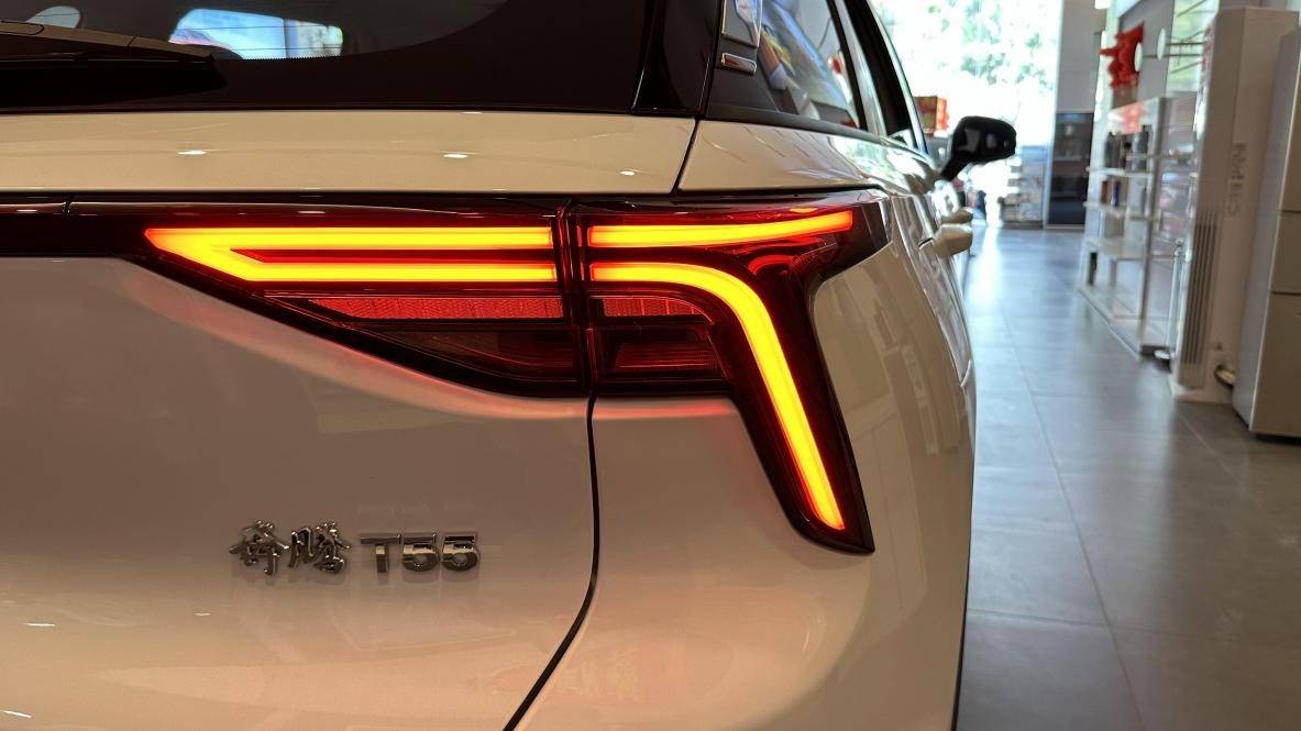 探店奔腾T55，8万级别紧凑SUV卷成这样了？_搜狐汽车_搜狐网