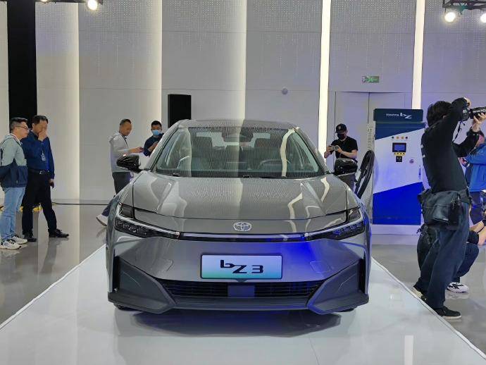 一汽丰田bZ3上市，诚意十足！搭载比亚迪电池，比海豹便宜4万多！_搜狐汽车_搜狐网