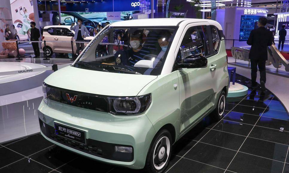 好停车、成本低，宏光MINIEV和长安Lumin谁更适合年轻人？_搜狐汽车_搜狐网