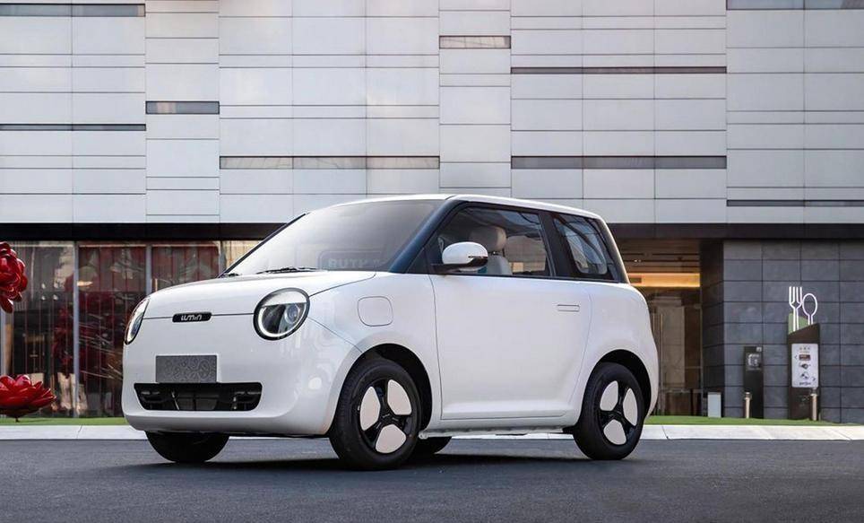 好停车、成本低，宏光MINIEV和长安Lumin谁更适合年轻人？_搜狐汽车_搜狐网