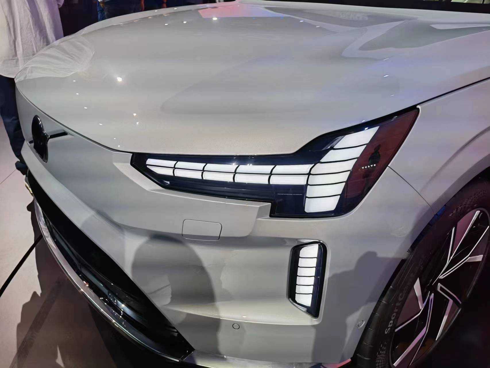 旗舰纯电SUV EX90国内首秀，沃尔沃交出完美电动答卷？_搜狐汽车_搜狐网