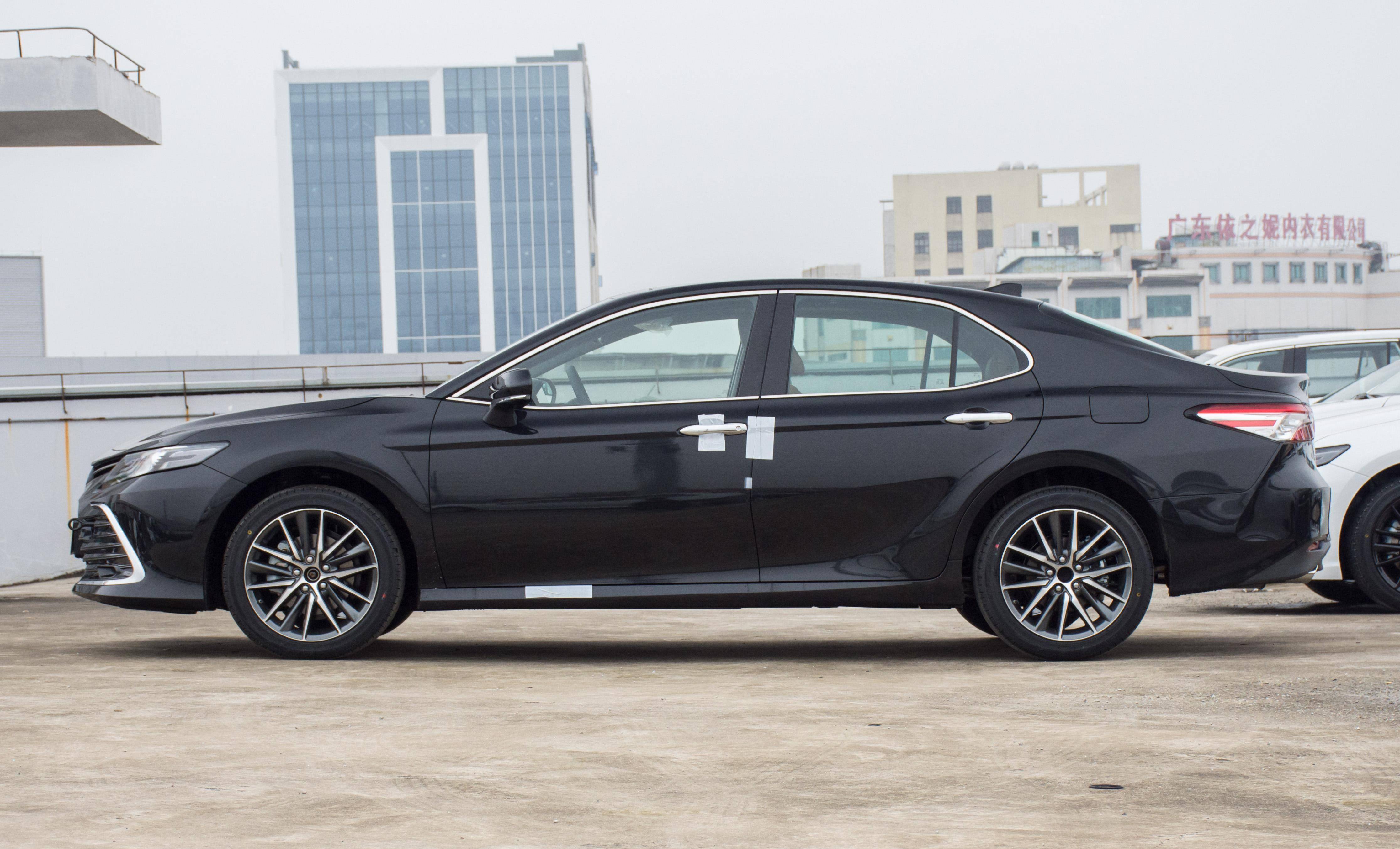 2023款凯美瑞，搭载2.5L+8AT变速箱，保值率同级第一，香吗？_搜狐汽车_搜狐网