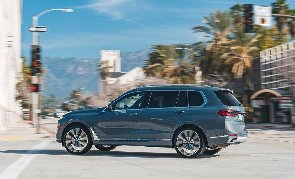 宝马X7：结合了性能与豪华的完美结合_搜狐汽车_搜狐网