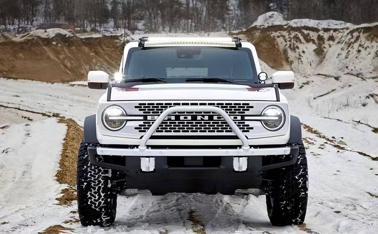 福特限量版，雪白车身+圆眼大灯，搭2.3T+10AT，带三把差速锁！_搜狐汽车_搜狐网