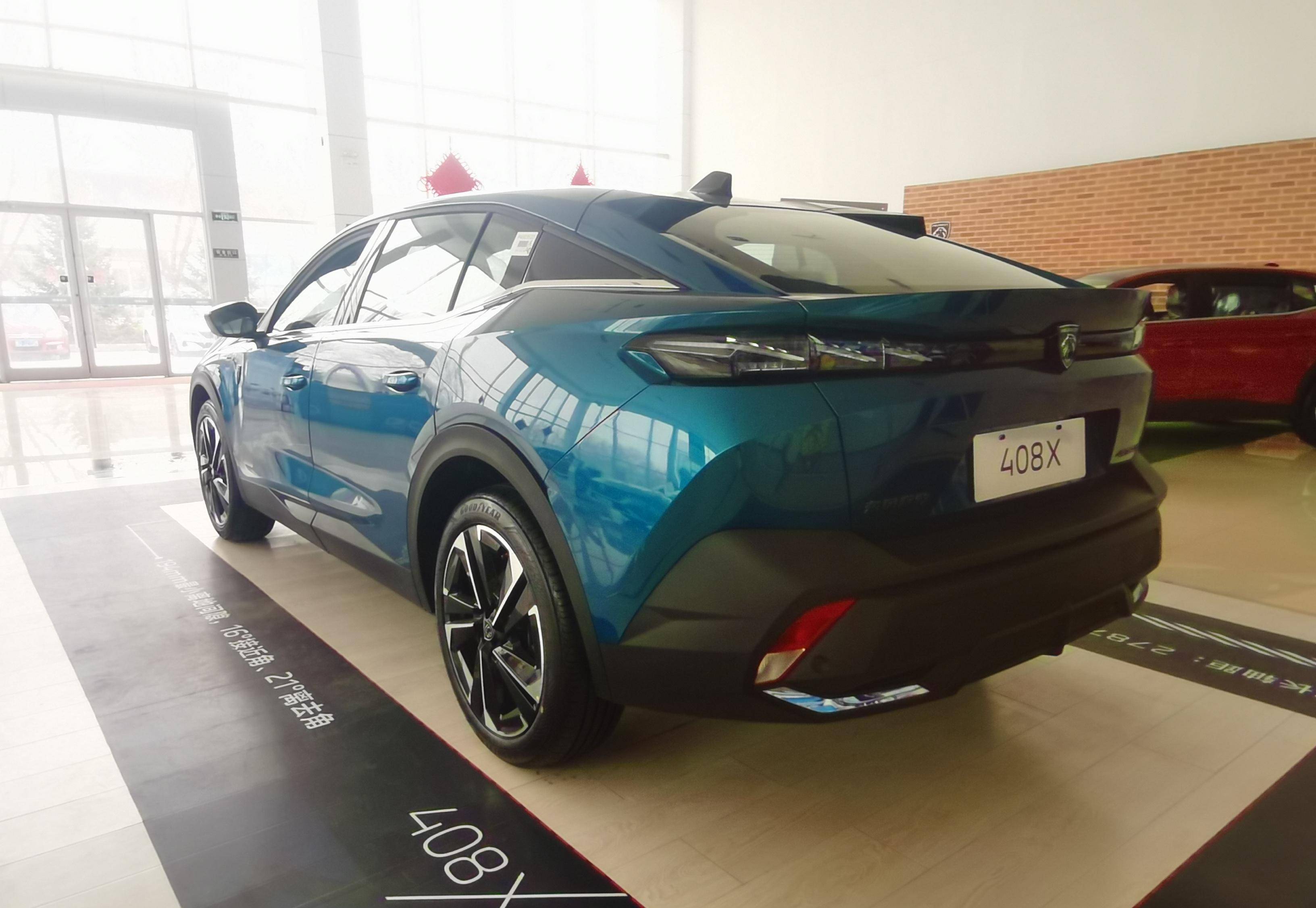 设计与实用兼顾，轴距2787mm，深度体验标致408X_搜狐汽车_搜狐网