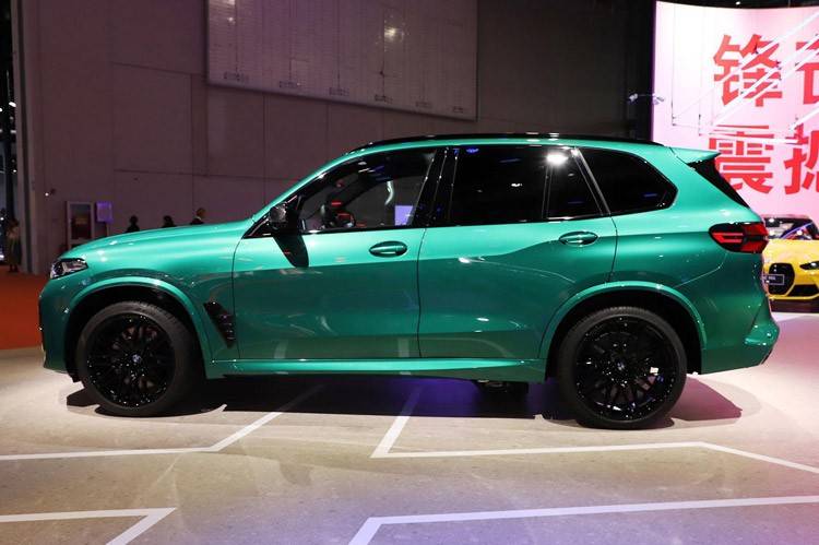 搭载4.4T V8双涡轮+48V轻混系统 新款宝马X5 M亮相上海车展_搜狐汽车_搜狐网
