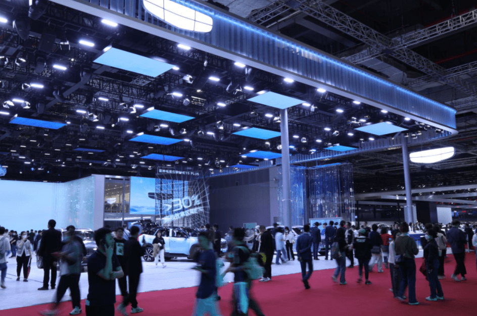 亮相上海车展的银河L7 VS 宋plus dmi，谁会笑到最后？_搜狐汽车_搜狐网