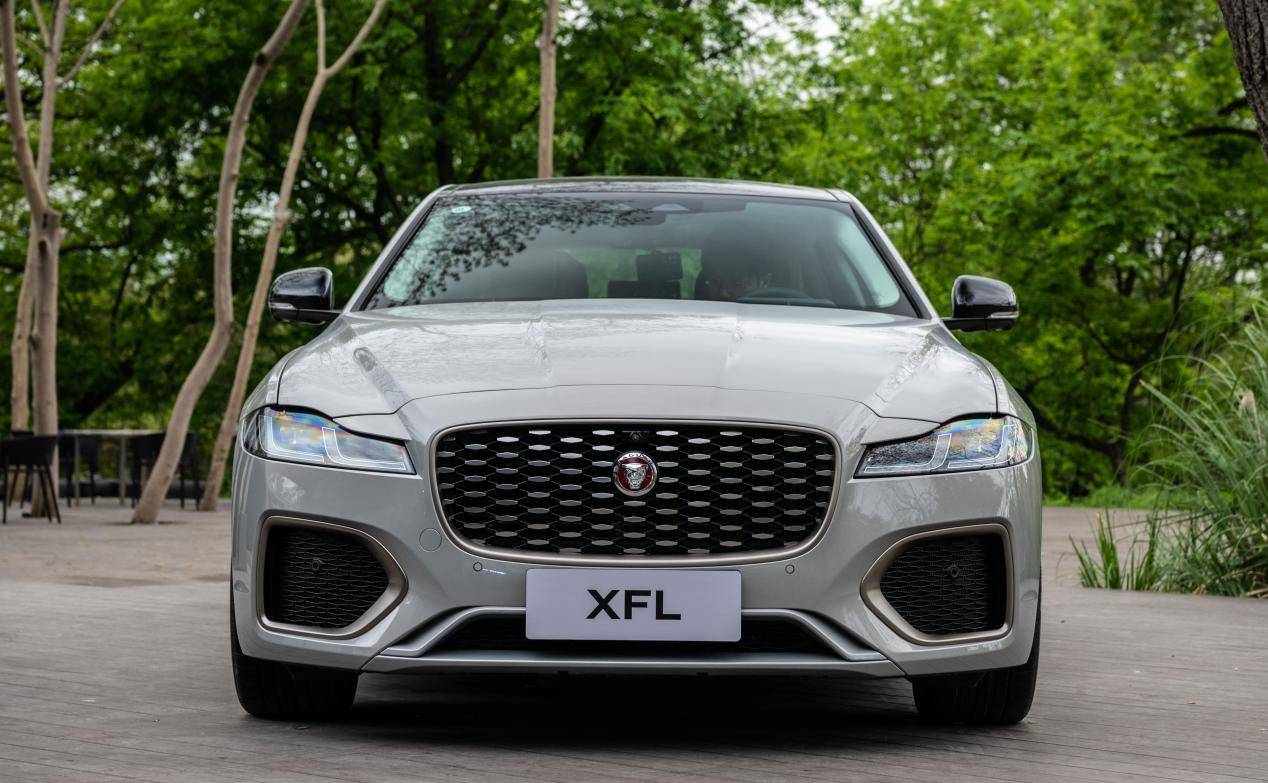 实拍新款捷豹XEL：英伦豪华优雅依旧，配2.0T+8AT，动力一流！_搜狐汽车_搜狐网