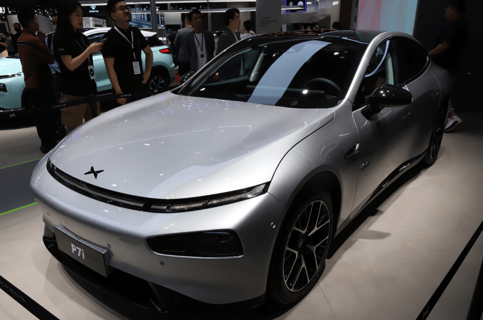 新能源车引围观，小鹏P7、蔚来ET5真的香吗？_搜狐汽车_搜狐网