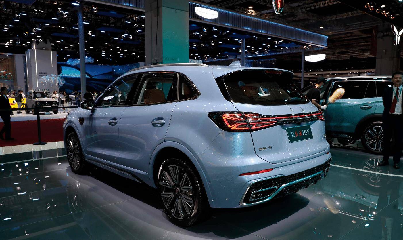 252马力配爱信8AT，红旗HS5整容后霸气多了，正宗平民豪车_搜狐汽车_搜狐网