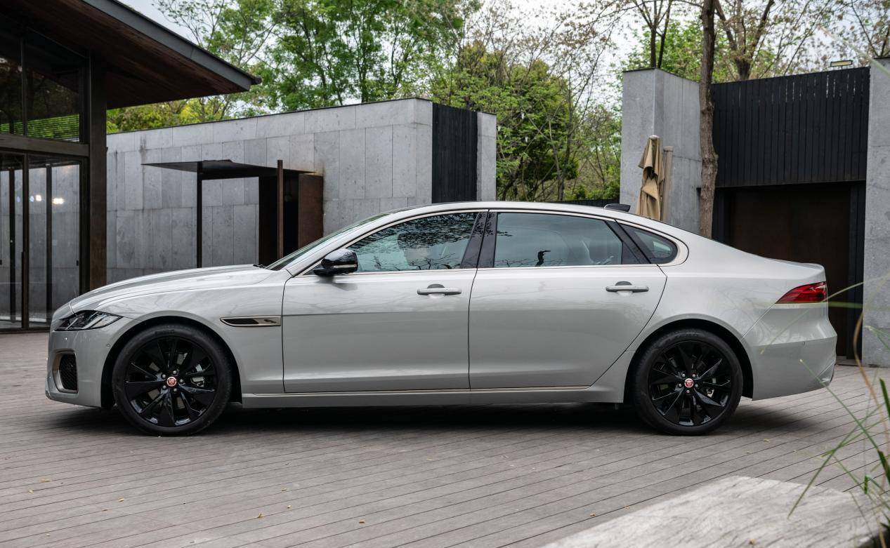 实拍新款捷豹XEL：英伦豪华优雅依旧，配2.0T+8AT，动力一流！_搜狐汽车_搜狐网