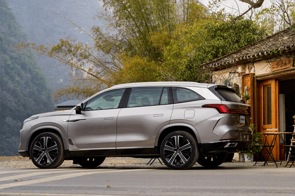 国产旗舰SUV高手过招，全新荣威RX9和传祺GS8，谁是强中手？_搜狐汽车_搜狐网