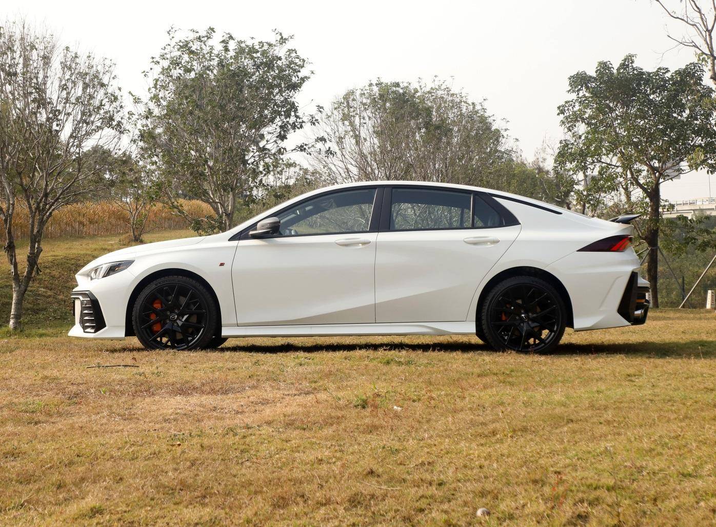 13.8万起，2.0T+8AT，5.7s破百，传祺影豹2.0T值得买吗？_搜狐汽车_搜狐网