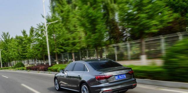 26.9万喜提凯迪拉克CT5，再开奥迪A4L，差距一目了然！_搜狐汽车_搜狐网