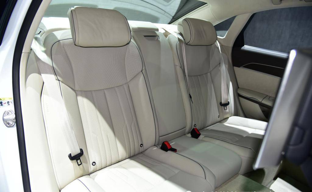 新款奥迪A8L成都车展上市，增加2.0T车型，售价82.98万起_搜狐汽车_搜狐网