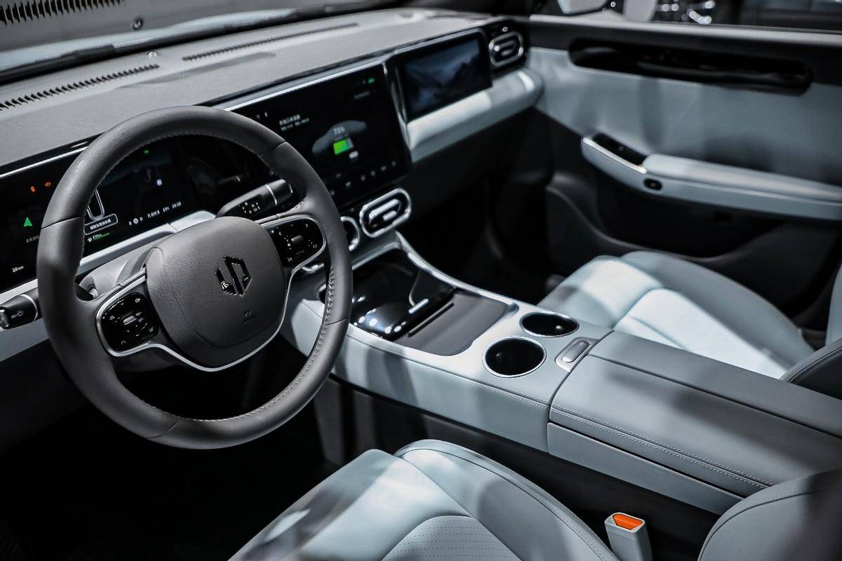 从驾乘舒适度看零跑C01与秦PLUS EV，你会怎么选？_搜狐汽车_搜狐网