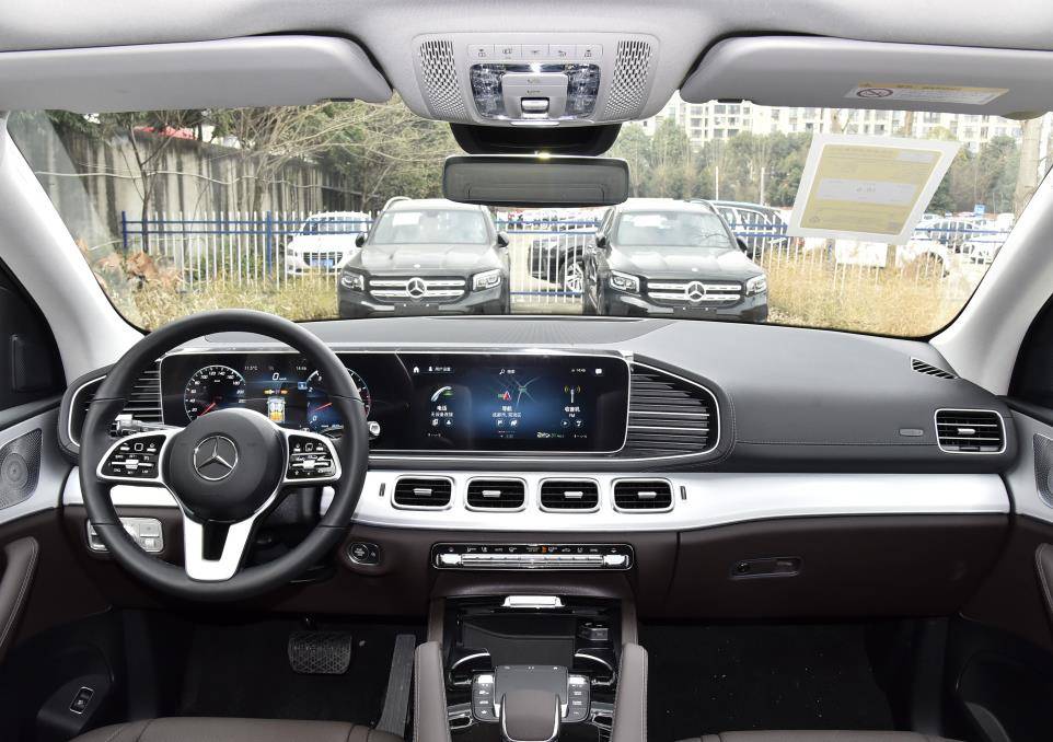 奔驰重磅车型来袭，车长超过4米9，爆367马力＋9AT，标配四驱系统_搜狐汽车_搜狐网