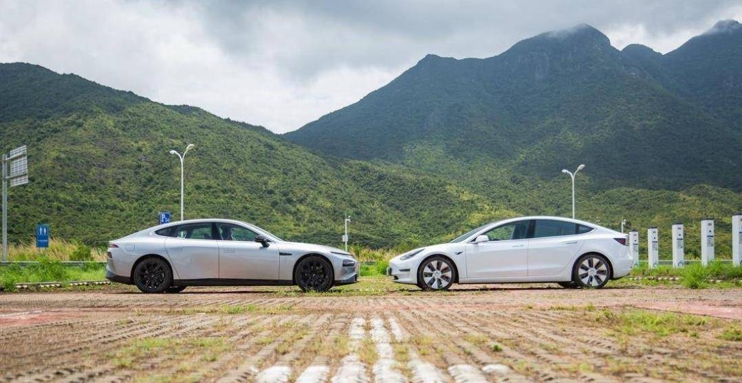 特斯拉Model3和小鹏P7谁更值得买？老司机：对比后高低立现_搜狐汽车_搜狐网