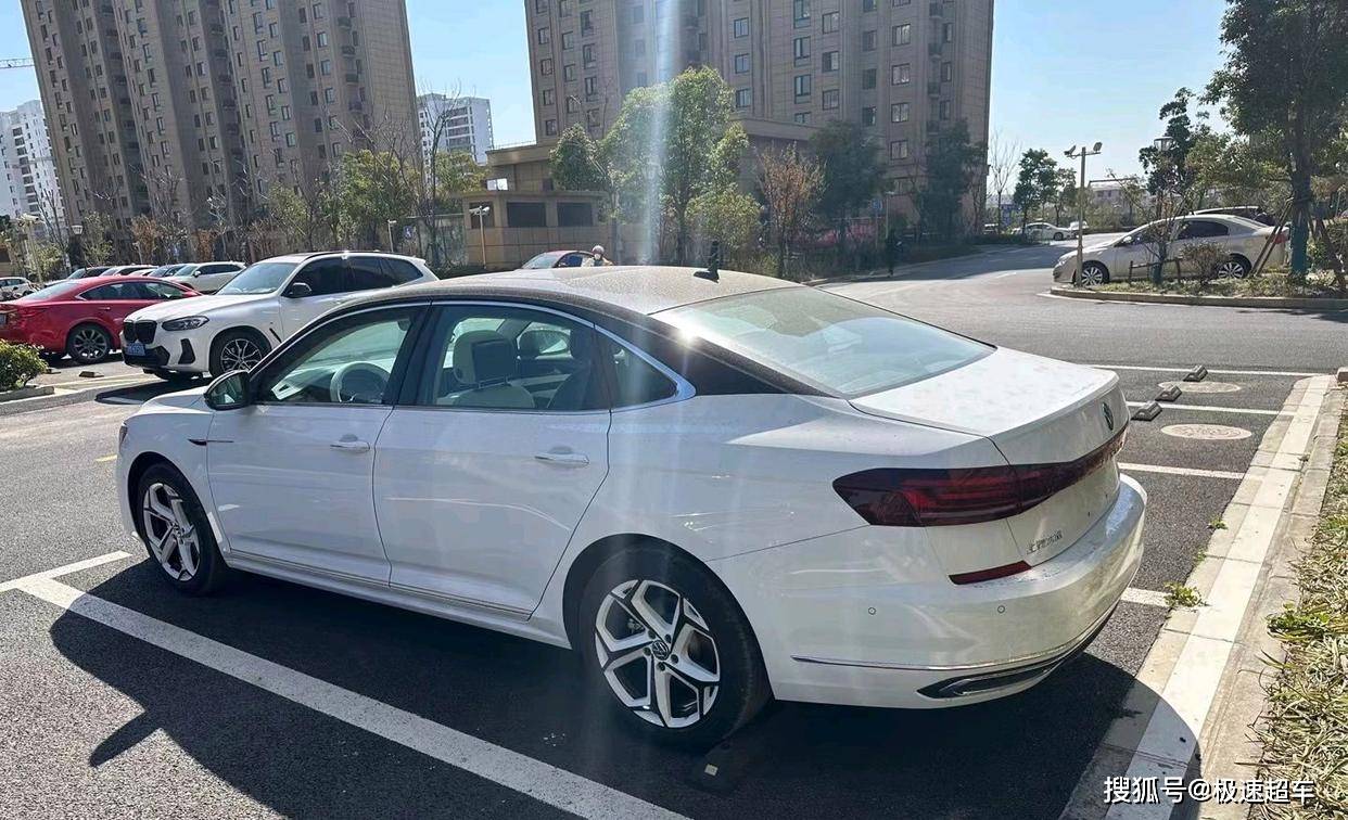 大众帕萨特“新造型”曝光，白色漆面+白色内饰，清新又时尚_搜狐汽车_搜狐网