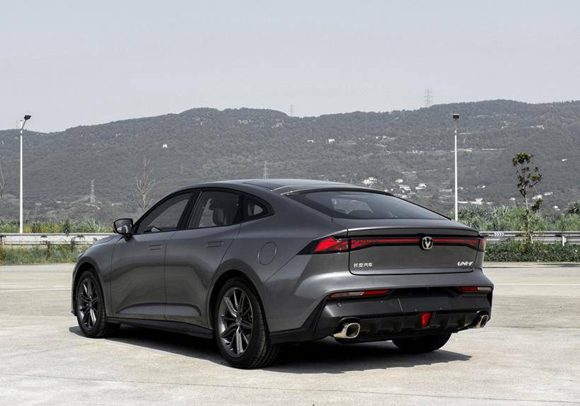 长安Uni-V官图曝光，外观神似奥迪A7带电动尾翼，1.5T动力拉胯？_搜狐汽车_搜狐网
