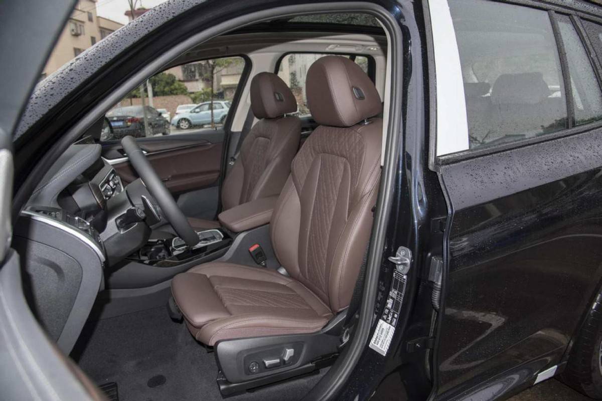 中型SUV的“标杆”，配2.0T+8AT动力，轴距超2米8，实拍宝马X3_搜狐汽车_搜狐网