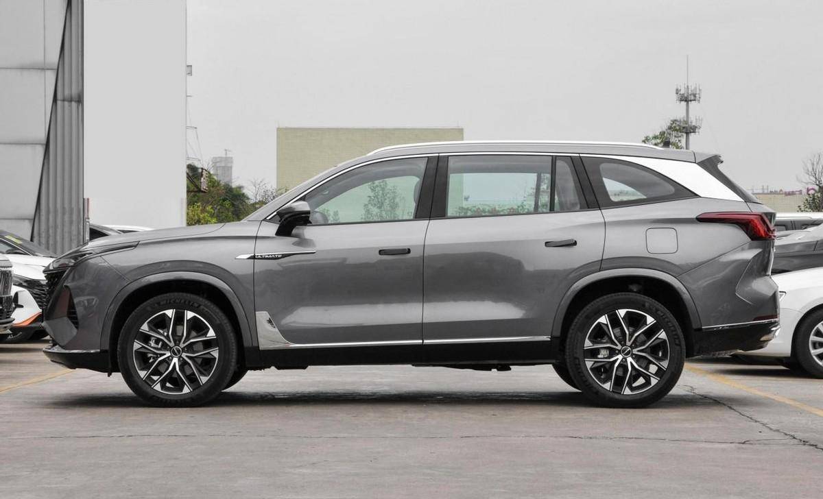 17.58万起，标配2.0T+9AT，定位中大型SUV，体验荣威RX9_搜狐汽车_搜狐网