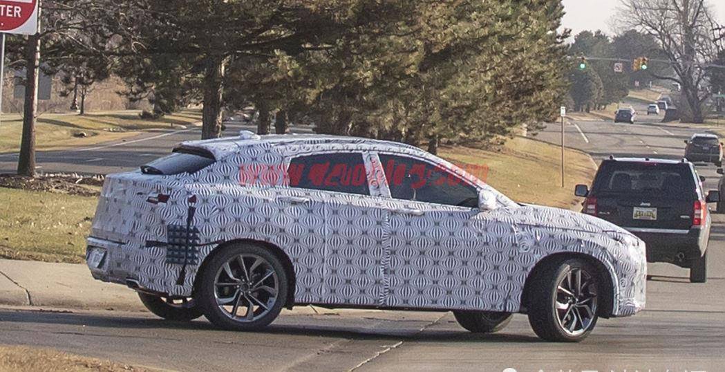 英菲尼迪QX55轿跑SUV路试谍照曝光，搭载2.0T可变压缩比发动机_搜狐汽车_搜狐网