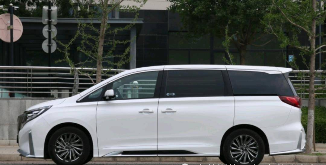 不足18万起的广汽传祺GM8，配2.0T＋8AT，比别克GL8更划算？_搜狐汽车_搜狐网