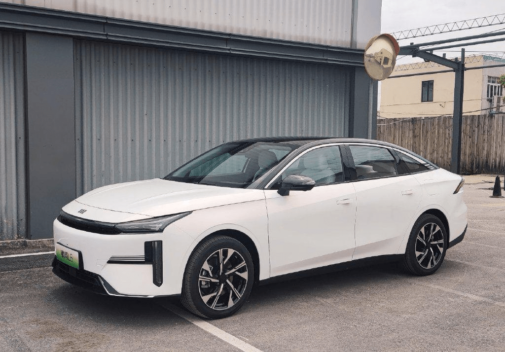 吉利银河又上新，秦PLUS DM-i能赢得过银河L6吗？_搜狐汽车_搜狐网