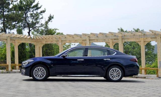 优雅的绅士 试驾英菲尼迪Q70L 进口＋V6发动机为何卖不动_搜狐汽车_搜狐网